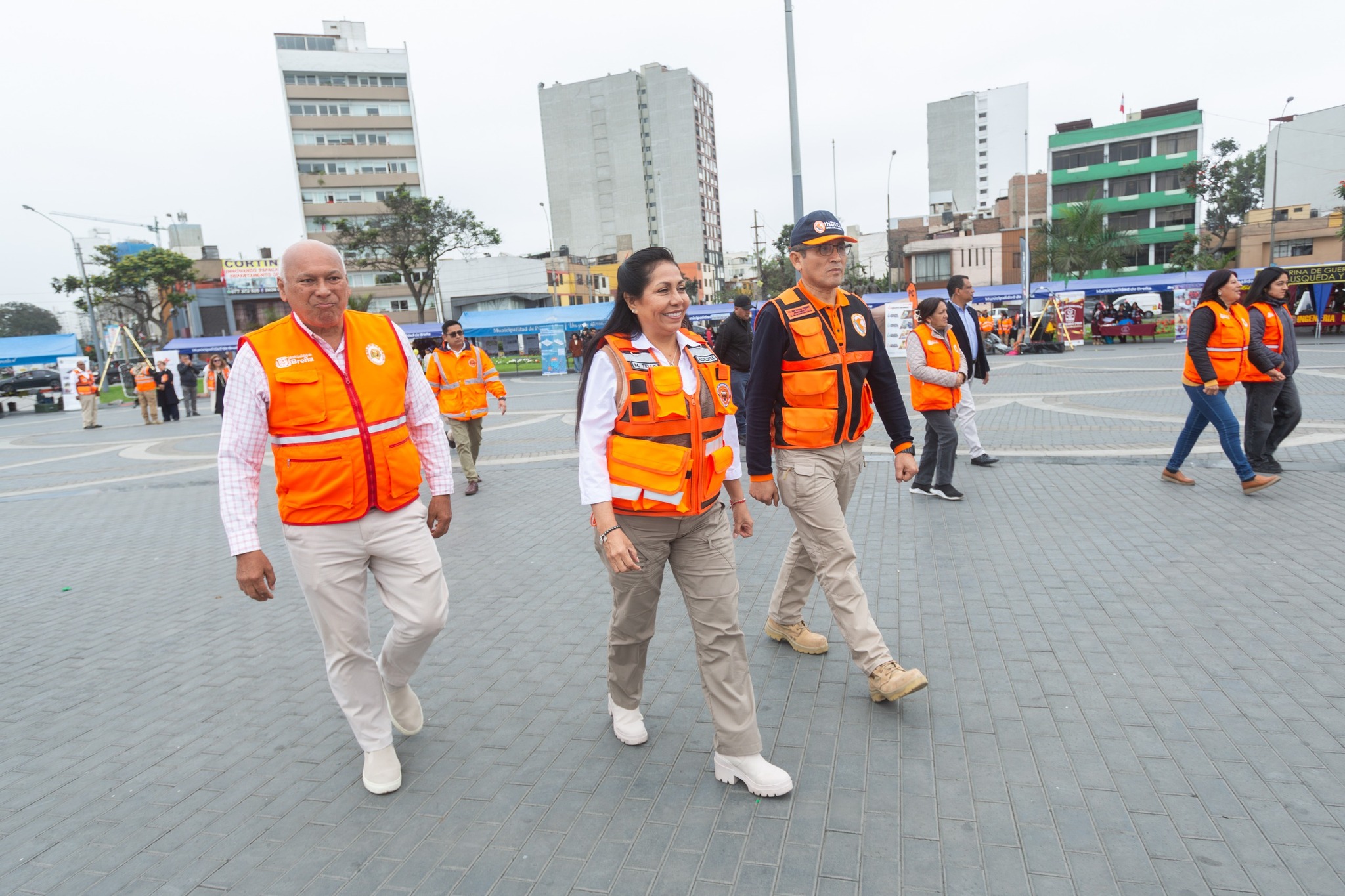 Vehículo simulador de sismos, unidades contra incendios, escaleras telescópicas y más en la ...